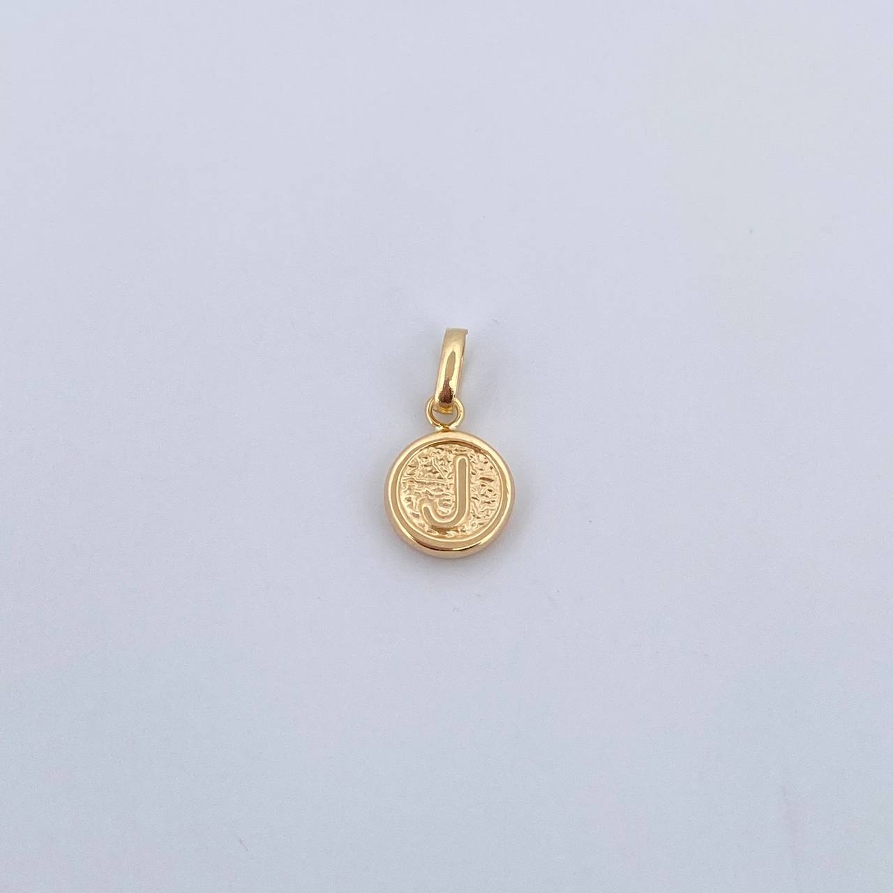 Dije Letra J 0,4gr, 18K Oro Nacional – Napoleone Joyas