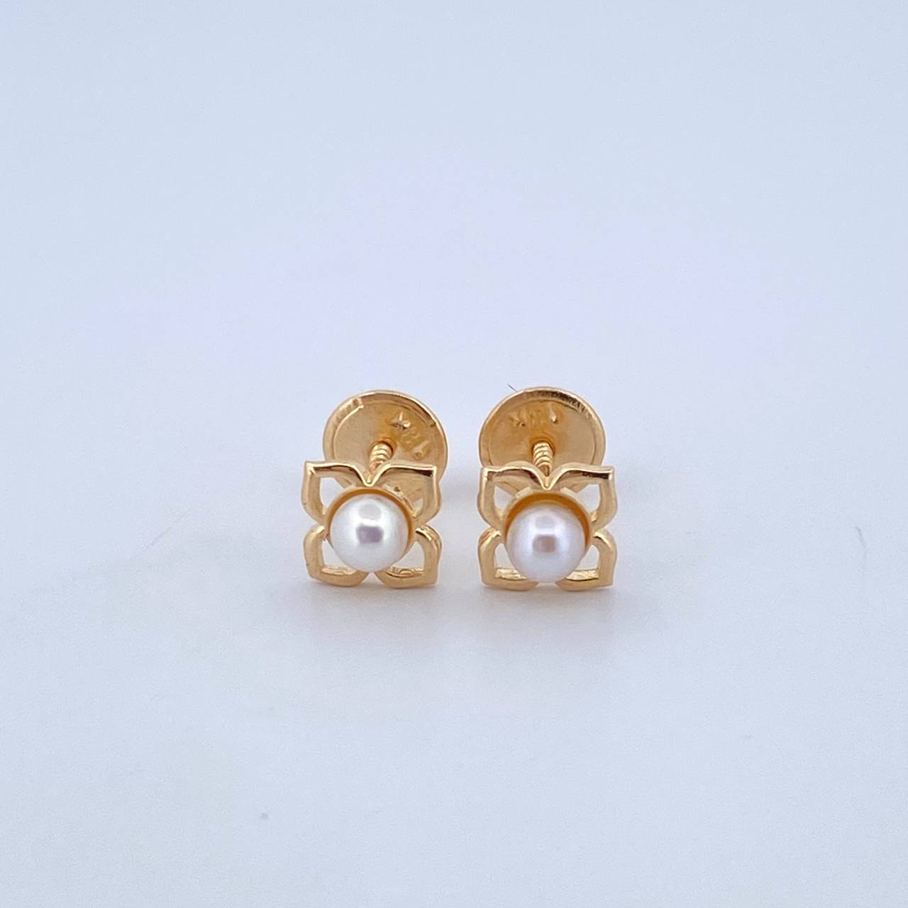 Topos Flor Perla 0,9gr, 18K Oro Nacional – Napoleone Joyas