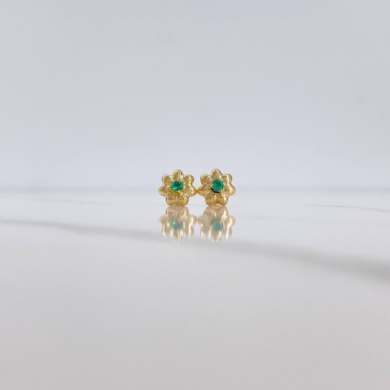 Topos Flor 1gr, 18K Oro Nacional – Napoleone Joyas