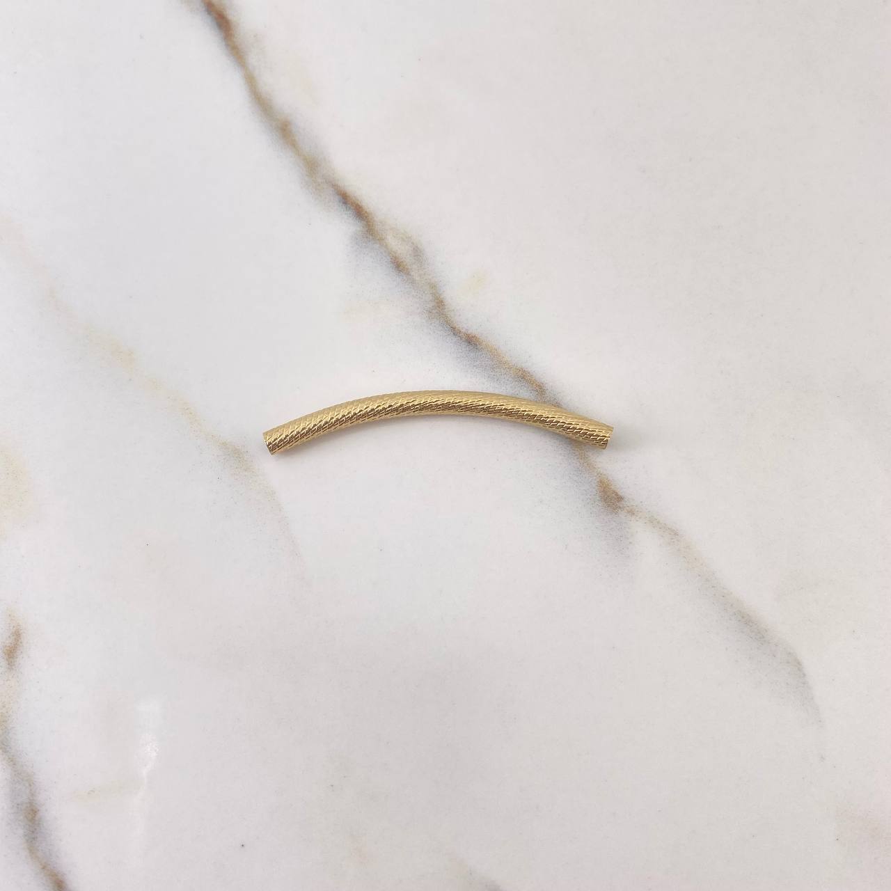Herraje Tubular Escamado 0,8gr, 18K Oro Nacional – Napoleone Joyas