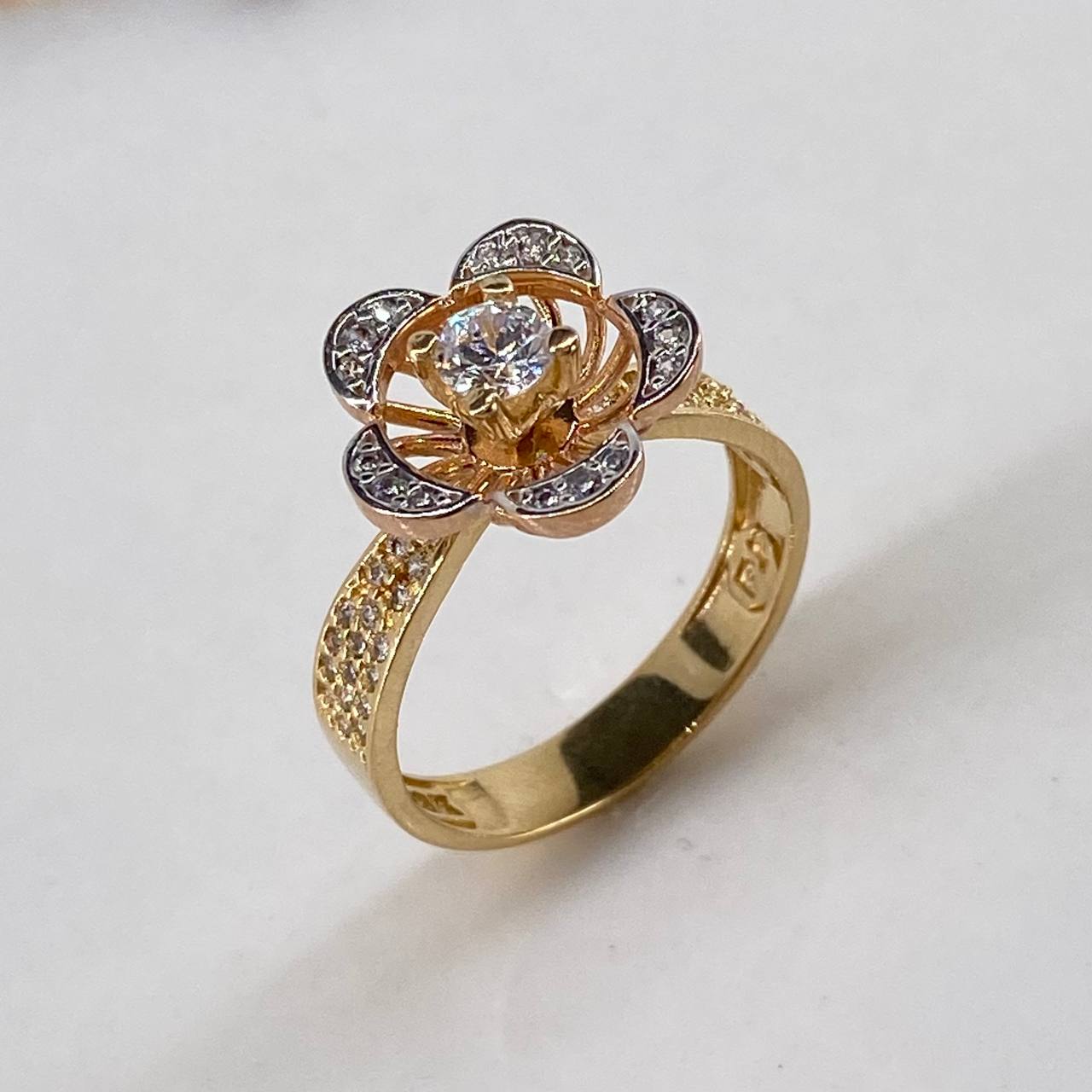Anillo Flor Articulada 4.35gr / T6 3/4 / Solitario Circones Blancos Do ...
