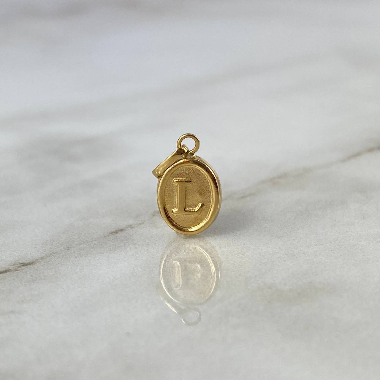 Dije Letra L 0,55gr, Oro 18K Nacional – Napoleone Joyas