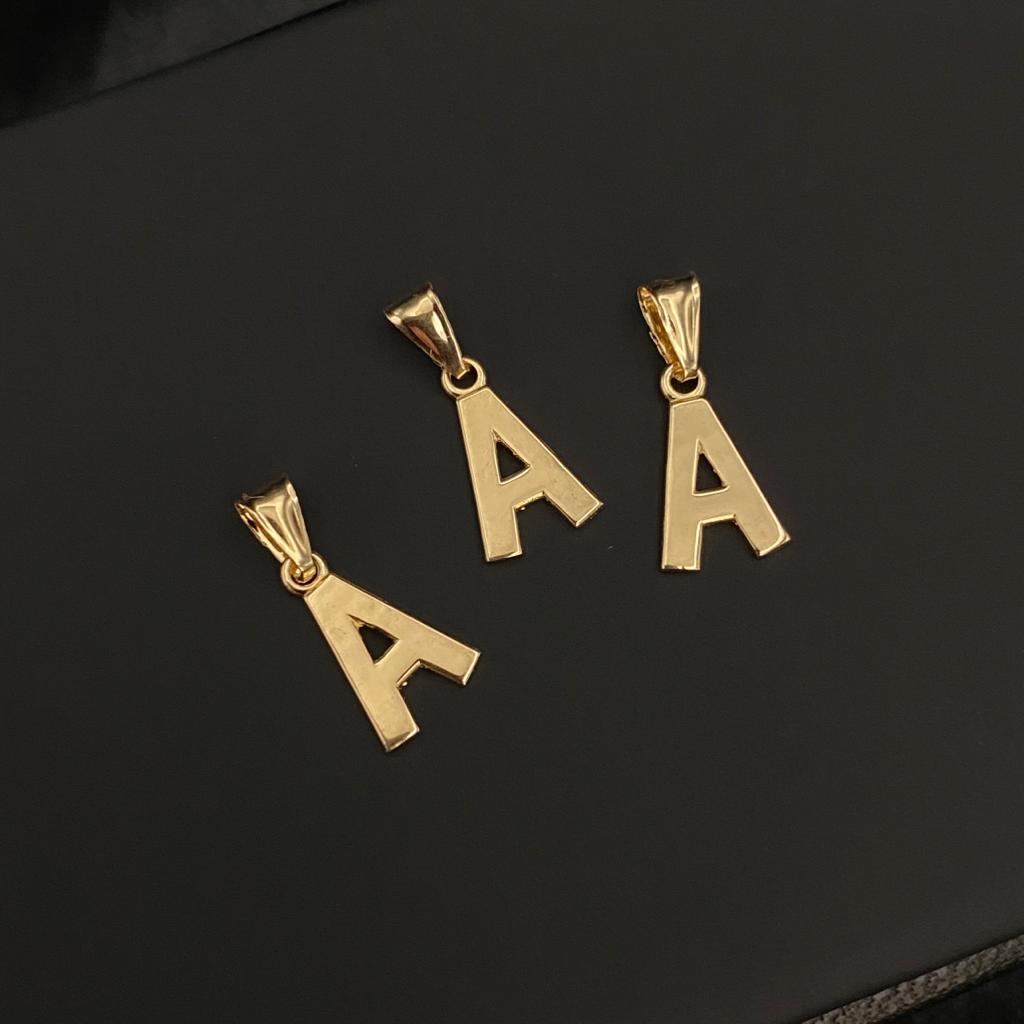 Dije Letra A 0.4gr/1.5cm Liso Oro Amarillo – Napoleone Joyas