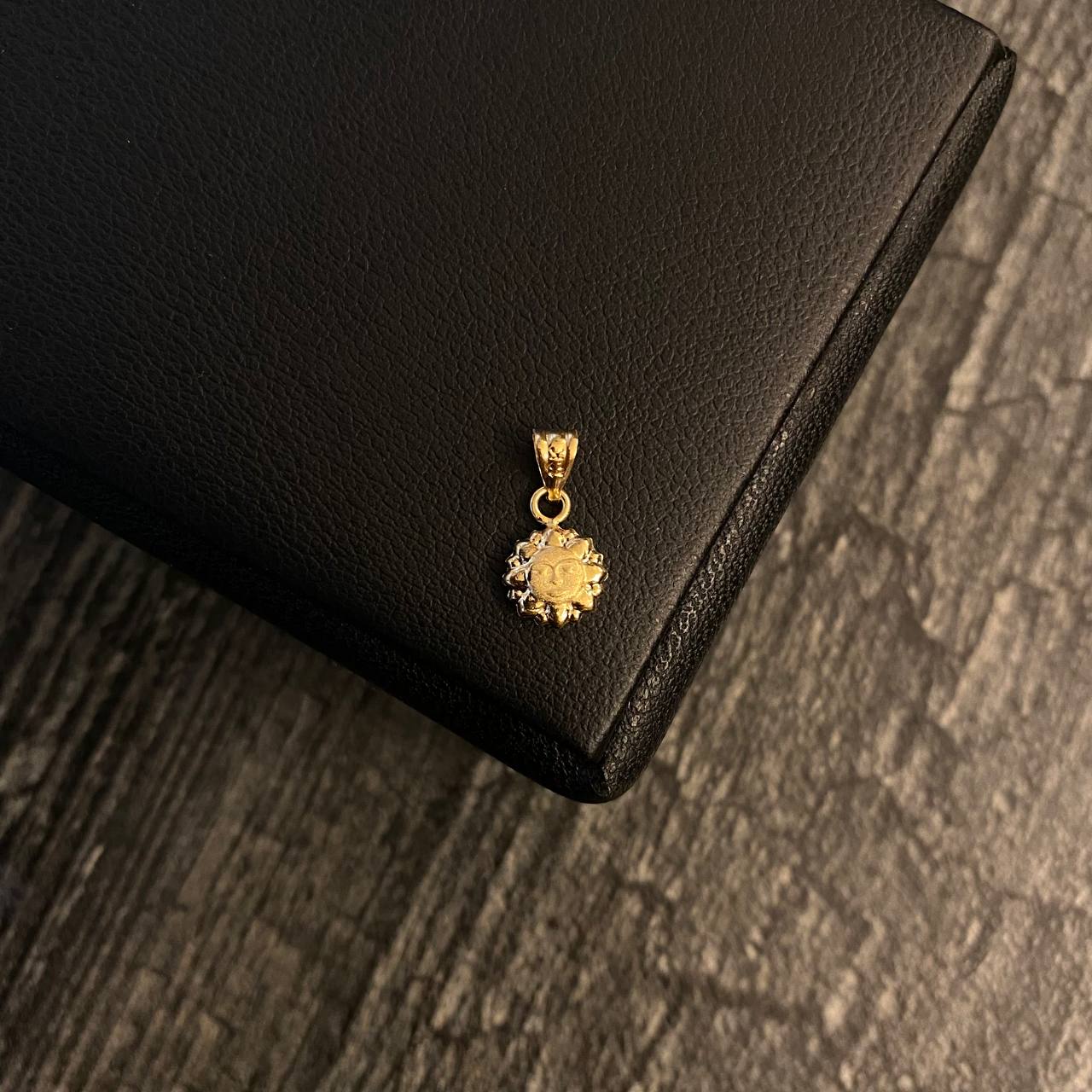 Dije Sol 0.3gr / 1.3cm Troquelado Oro Amarillo – Napoleone Joyas